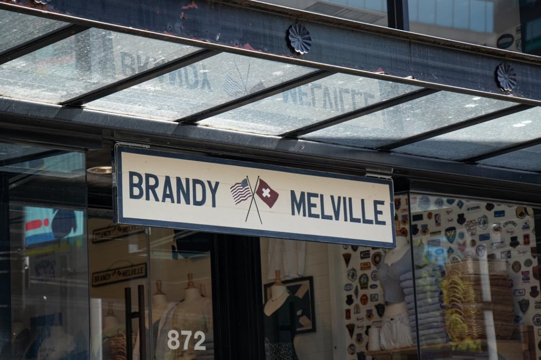 【Brandy Melville】只賣「細碼衫」風靡全球 BM被批製身材焦慮