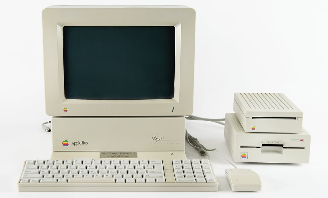 幸運網民花約2000港元買廢棄倉庫 喜獲經典Apple電腦 同款產品曾以1.5萬港元成交